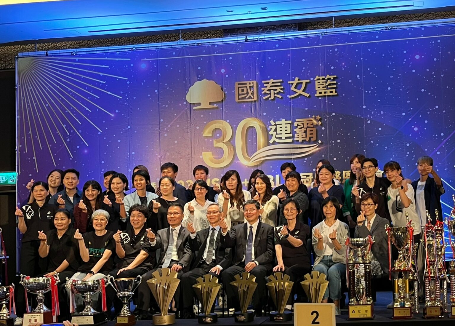 【WSBL】「汗水和淚水交織的成果」 國泰多代齊聚慶三十連霸 - Double Pump 女子籃球誌