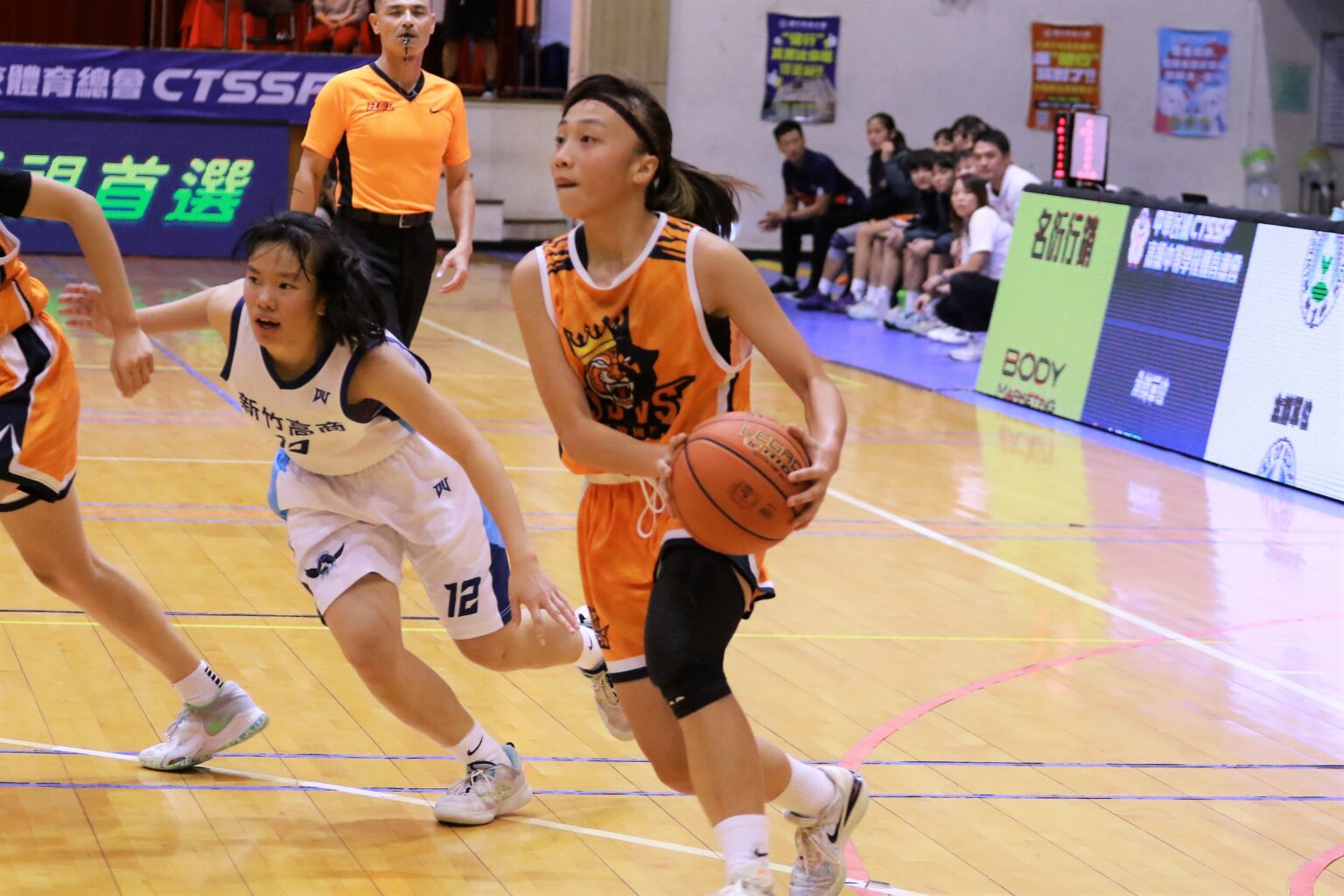 【112HBL】莊敬張可人轟41分 1分擊退新商拿首勝 - Double Pump 女子籃球誌