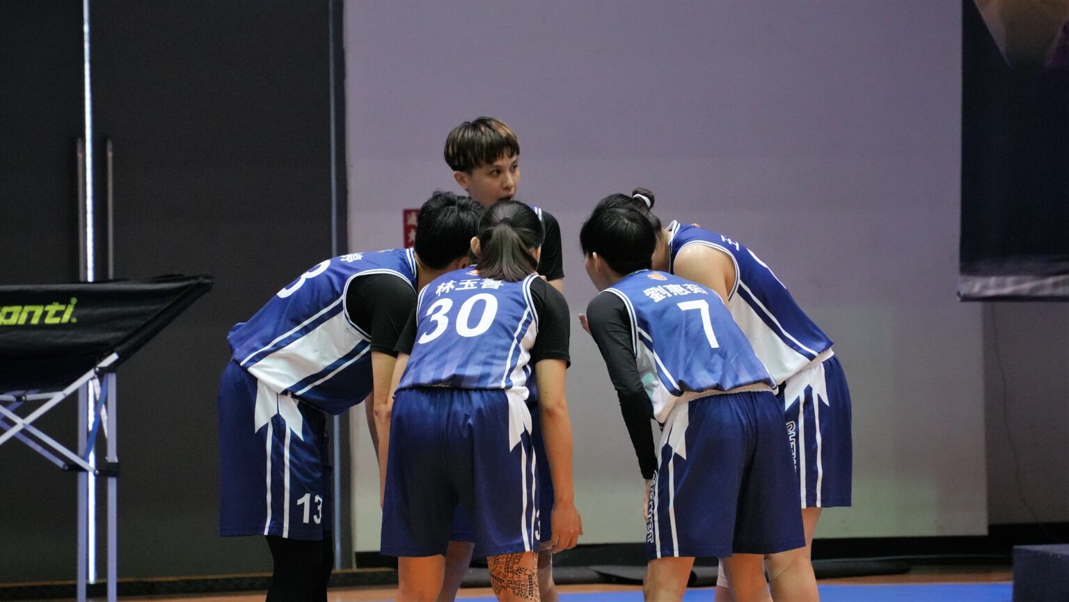 【WSBL】電信隊長潘姿吟扮「翻譯官」 新秀學妹漸入佳境 - Double Pump 女子籃球誌