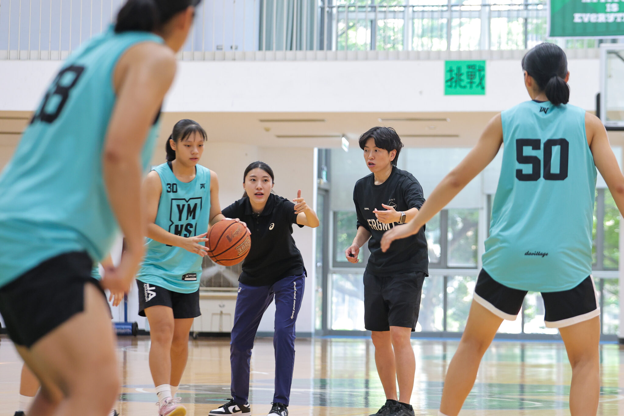 【HBL】陽明開設「大神」講習 李台英教練：「無私才會進步」 - Double Pump 女子籃球誌